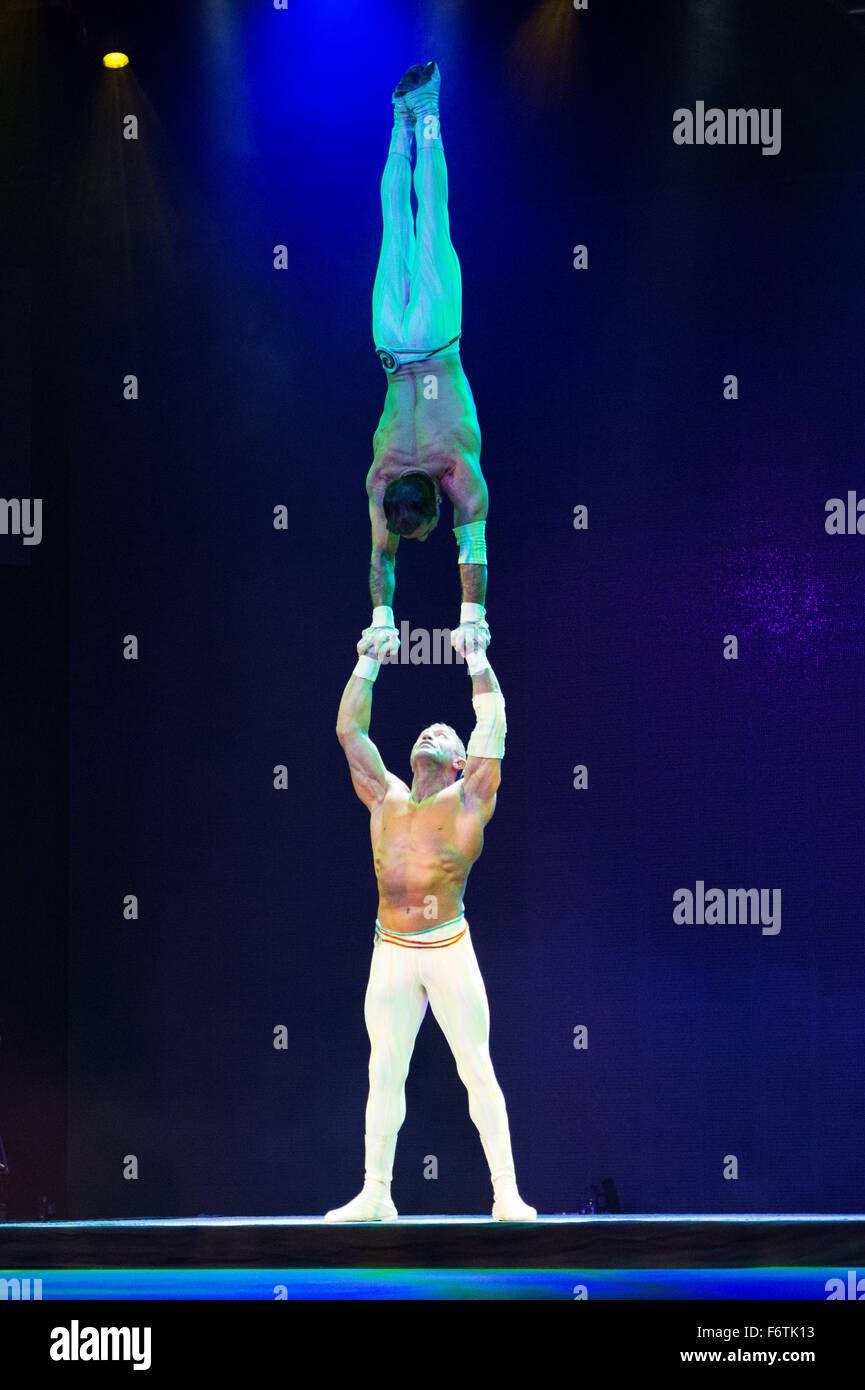 Cirque du soleil acrobats hi-res stock photography and images - Alamy