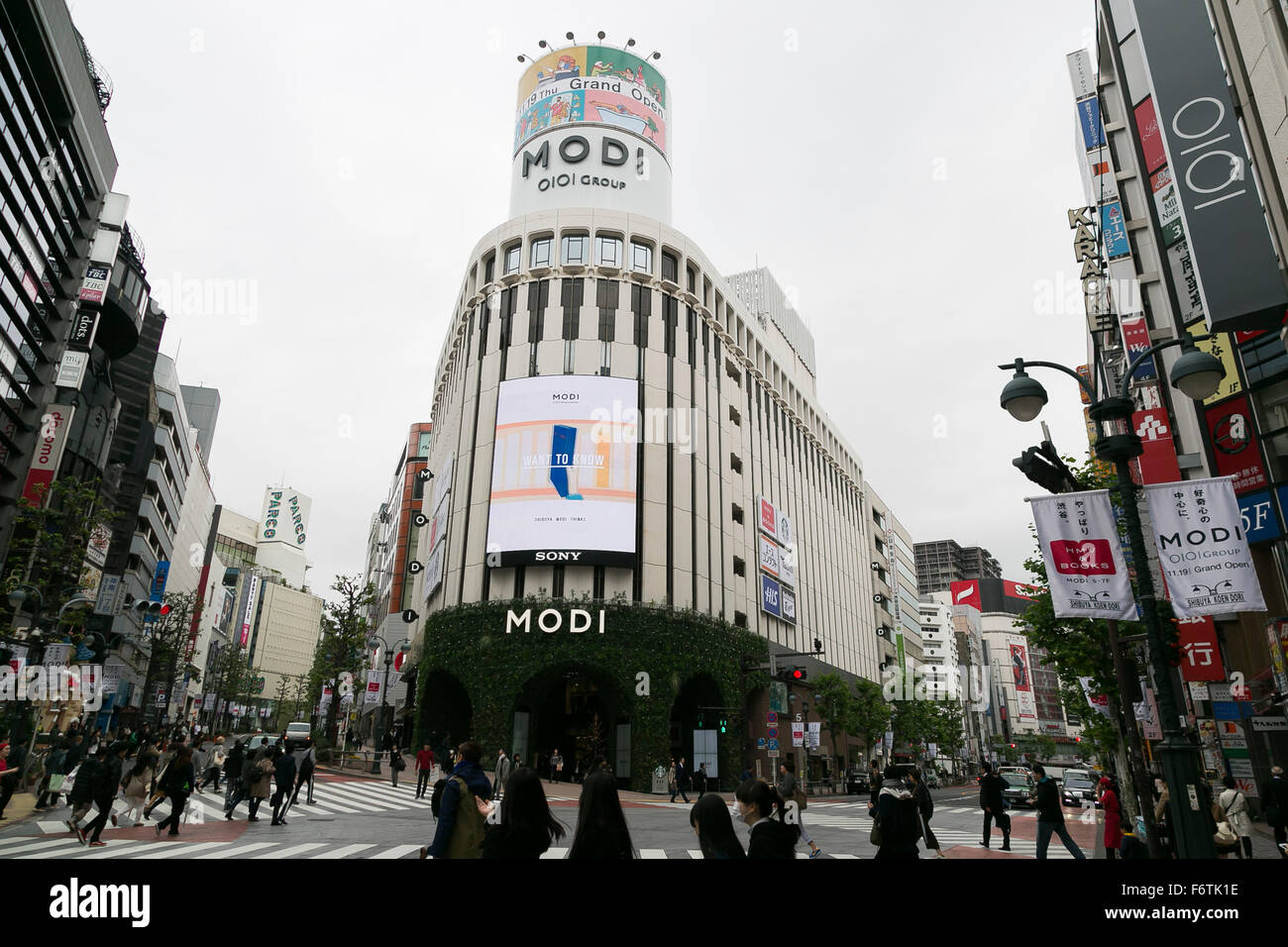 Space plus store hi-res stock photography and images - Alamy