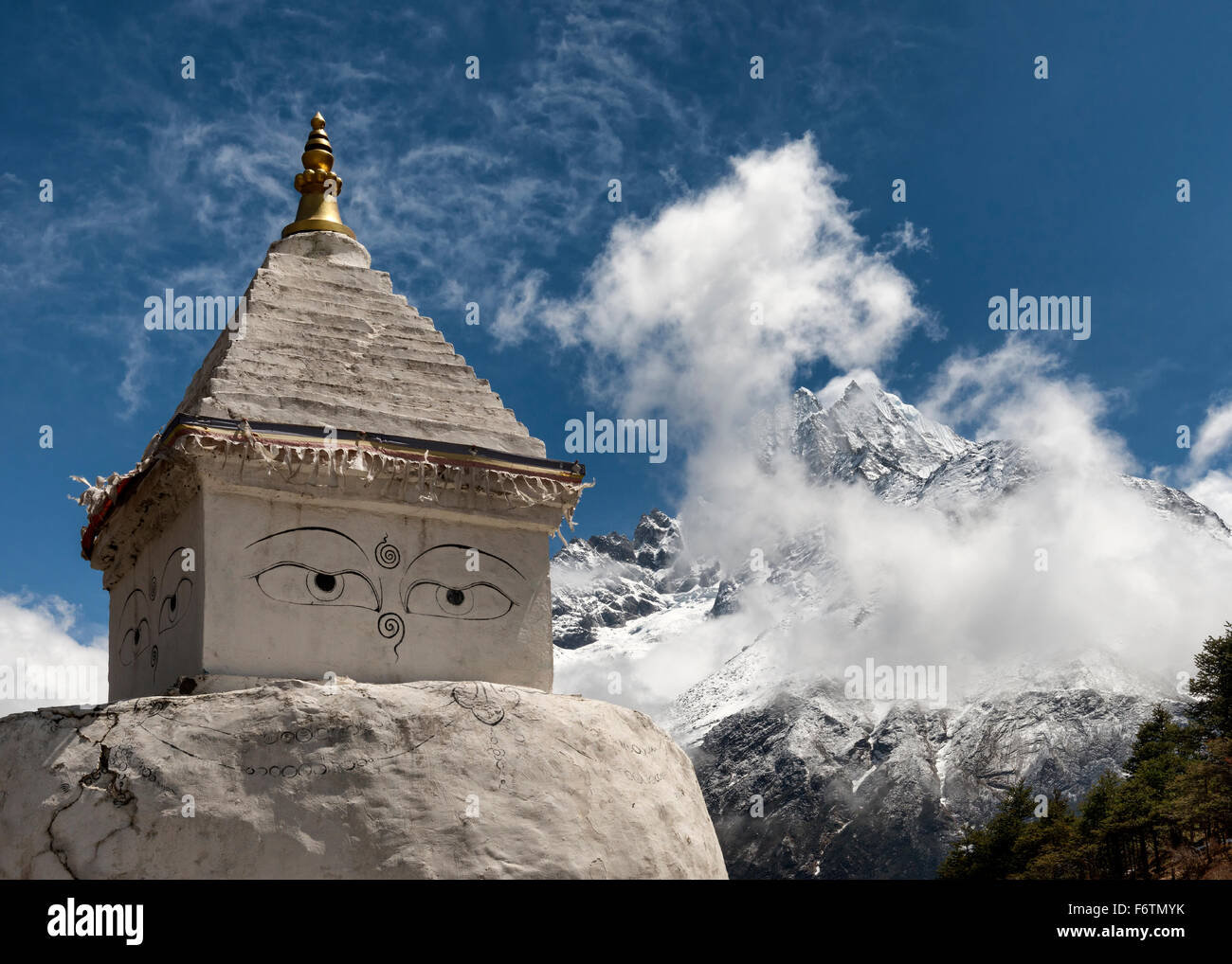 Nepal, Himalaya, Khumbu, Buddhist structure Stock Photo - Alamy