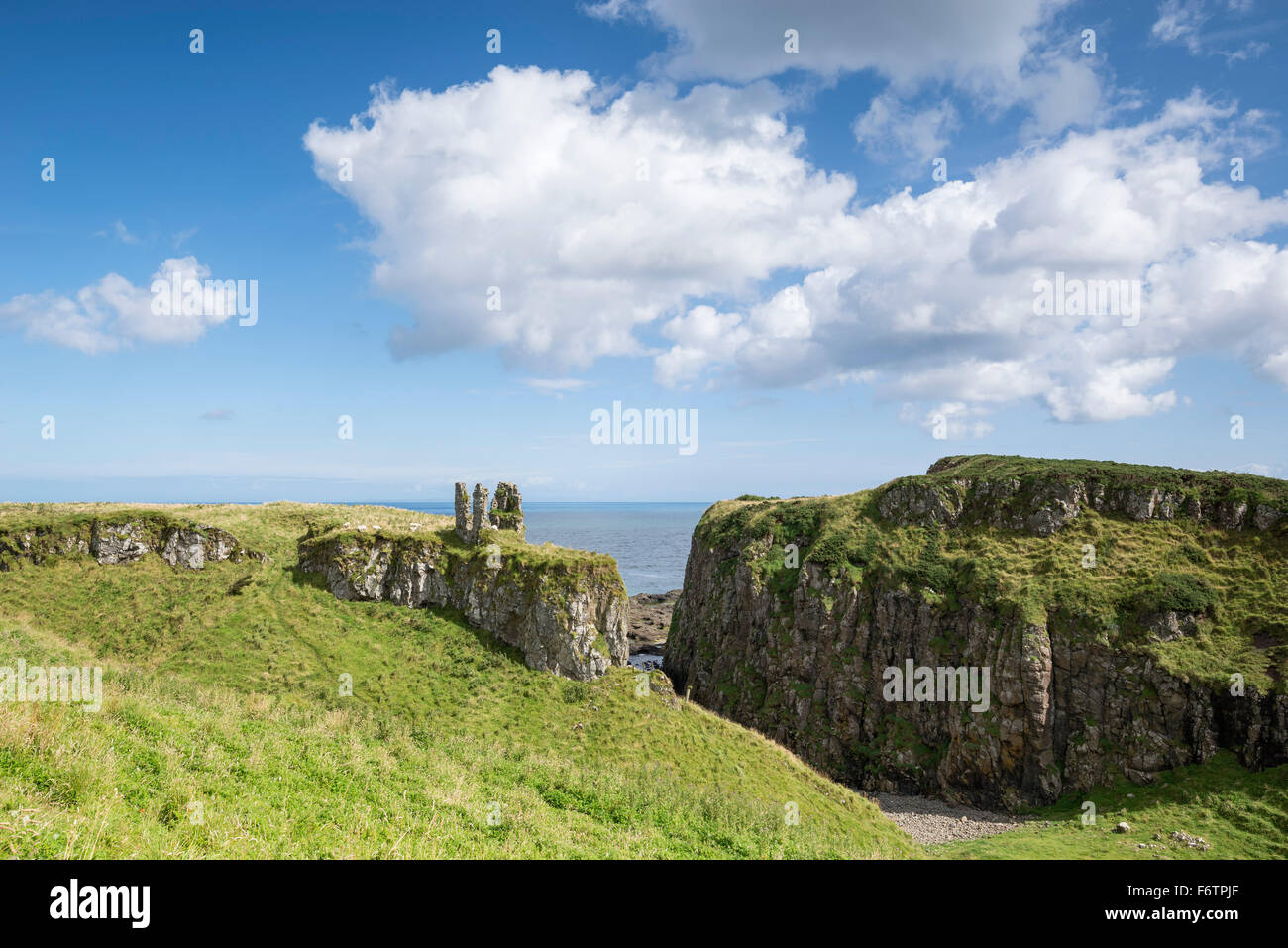 Dunseverick castle ireland hi-res stock photography and images - Alamy