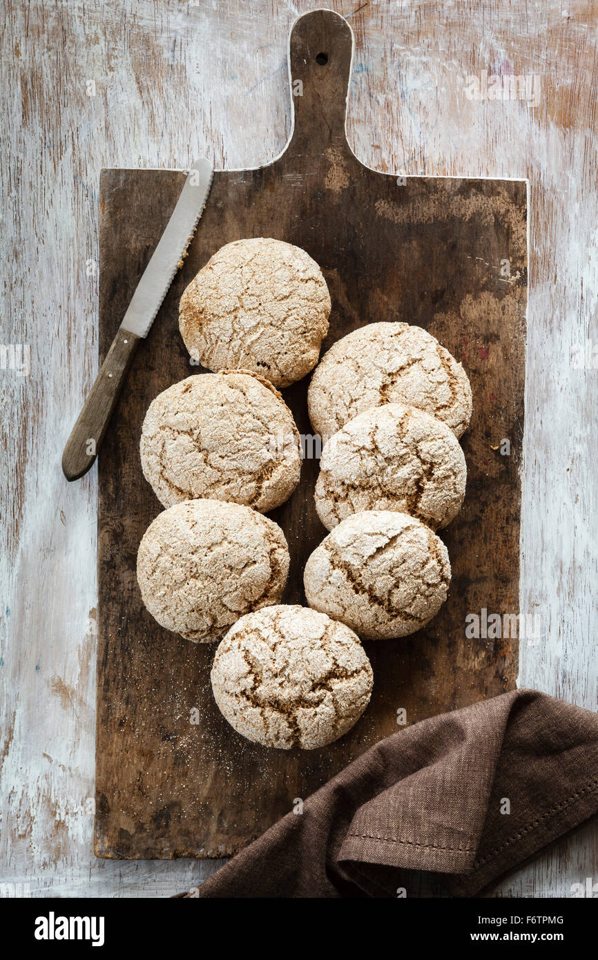 Homemade rye bread rolls on chopping board, knife Stock Photo - Alamy