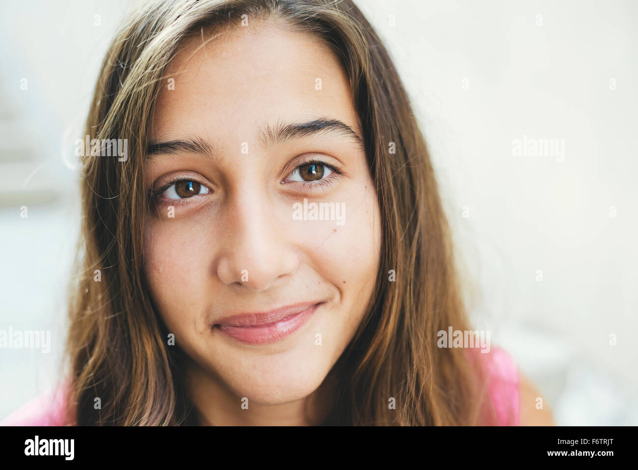 Portrait of smiling girl Stock Photo - Alamy