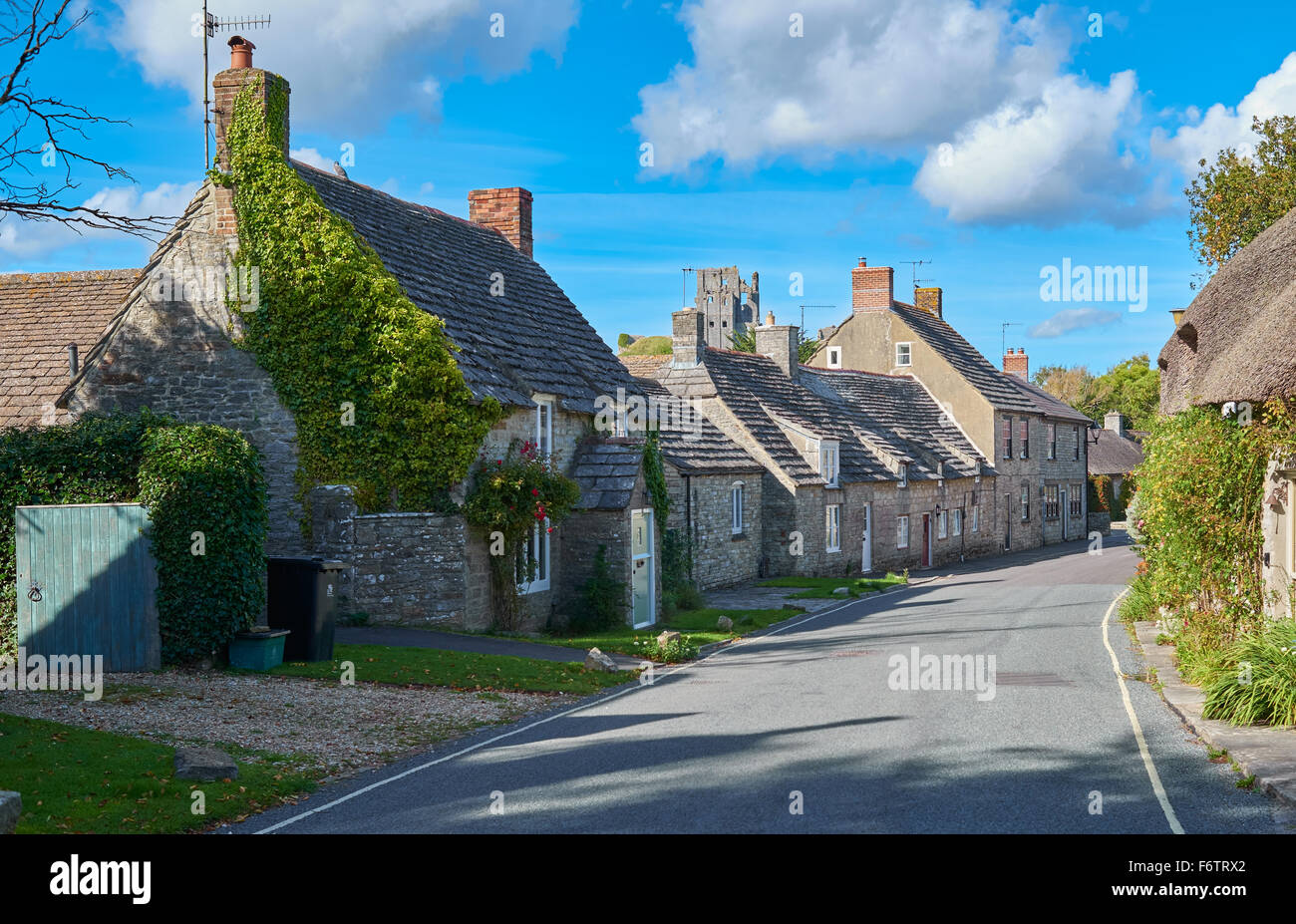 English village scene hi-res stock photography and images - Alamy