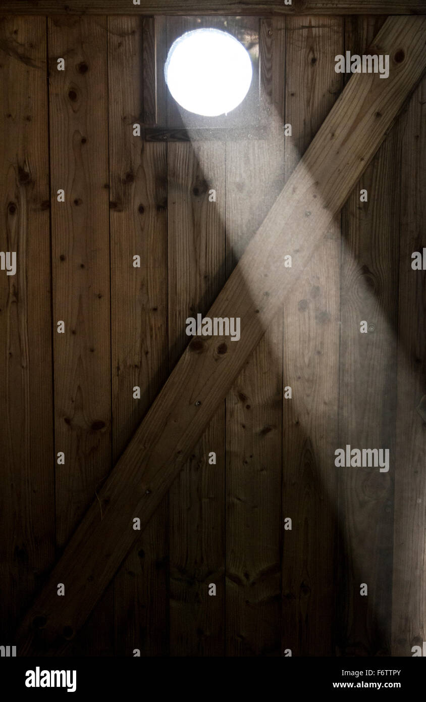 Round wooden beam hi-res stock photography and images - Alamy