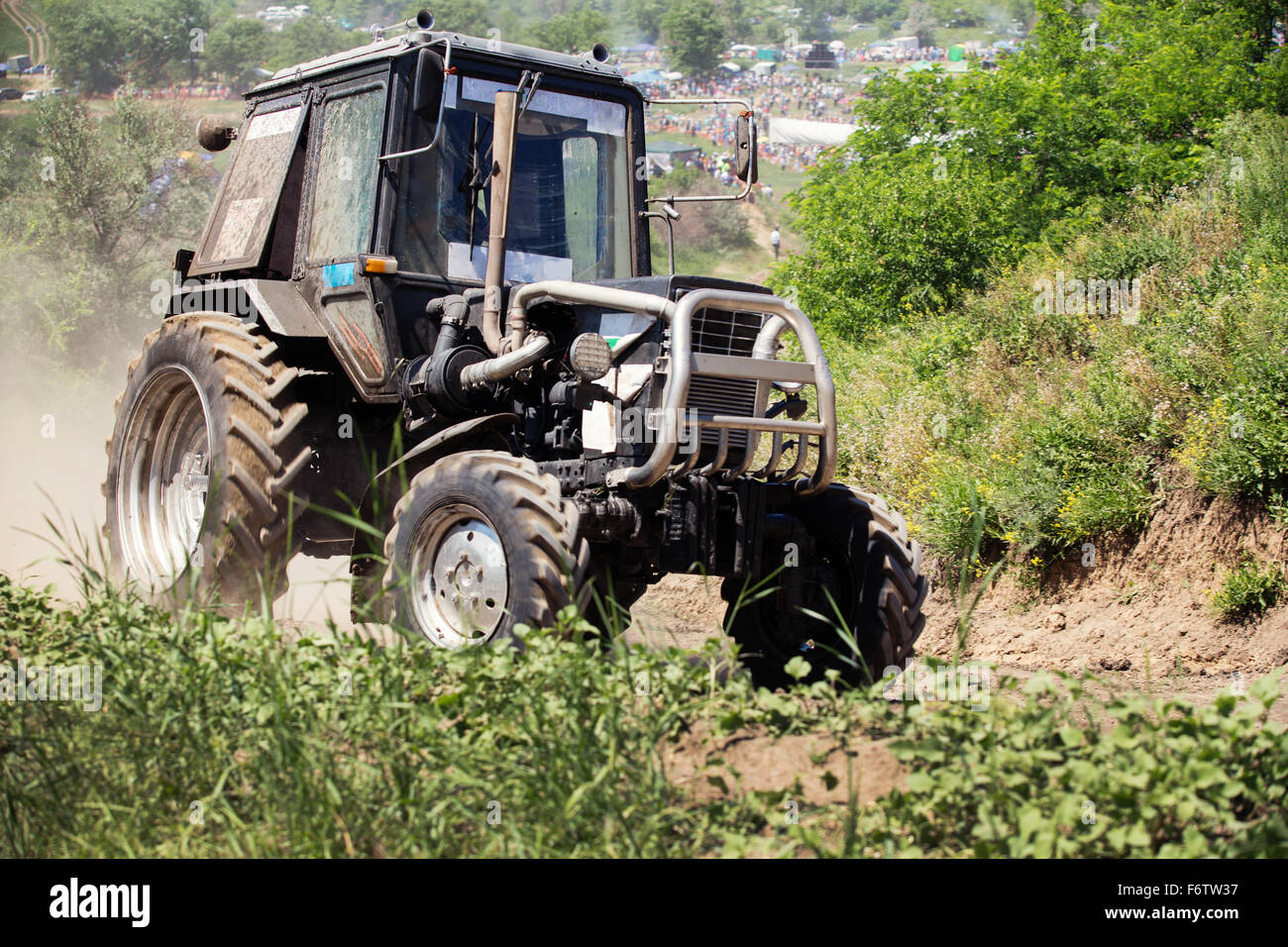 Tractor pulling cart hi-res stock photography and images - Alamy