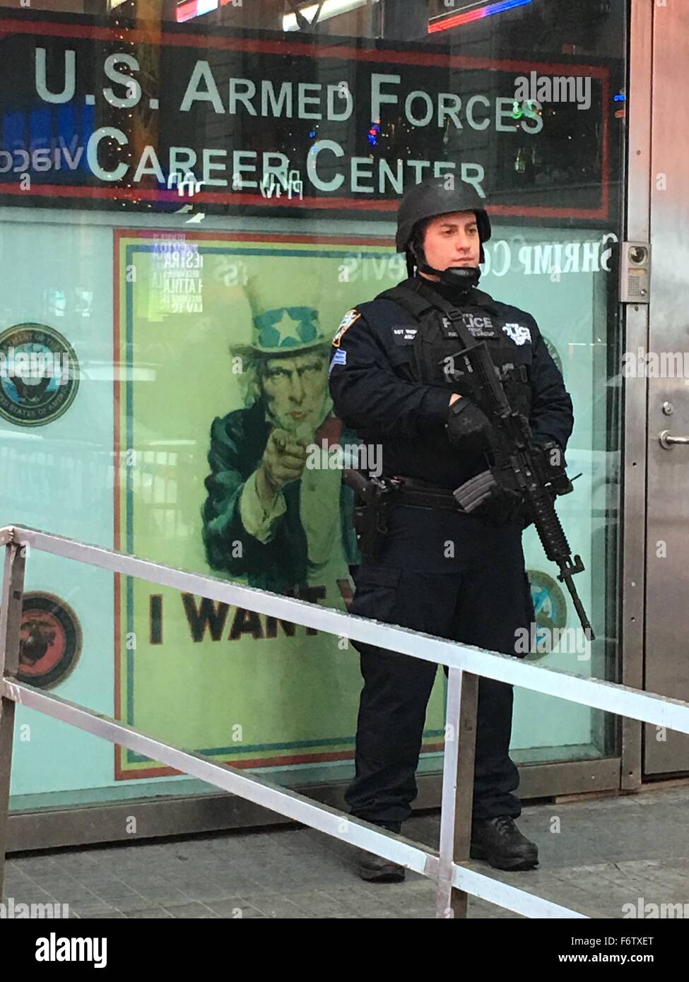 New York City, New York, USA. 19th Nov, 2015. Strategic Response Group ...