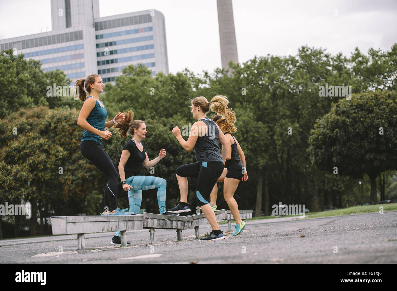 Group women exercising outdoor hi-res stock photography and images - Alamy