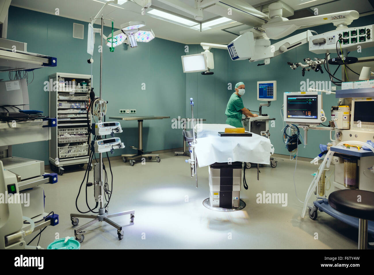 Operating room nurse preparing surgery room Stock Photo - Alamy