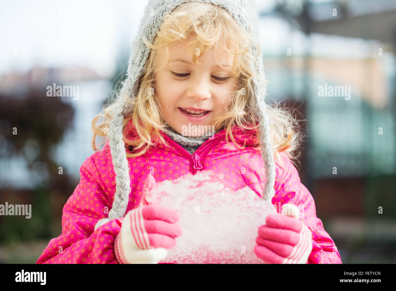 Piece snow in hand hi-res stock photography and images - Alamy