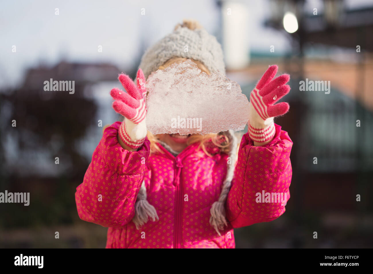 Piece snow in hand hi-res stock photography and images - Alamy