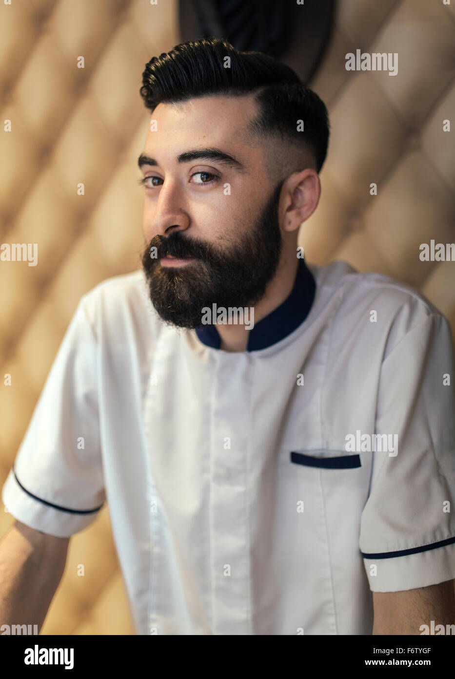 Portrait of barber with full beard Stock Photo - Alamy