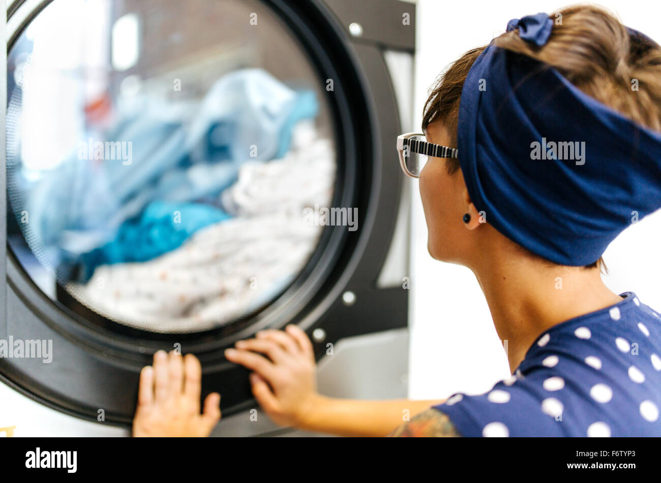 Launderette and dry cleaners hi-res stock photography and images - Alamy