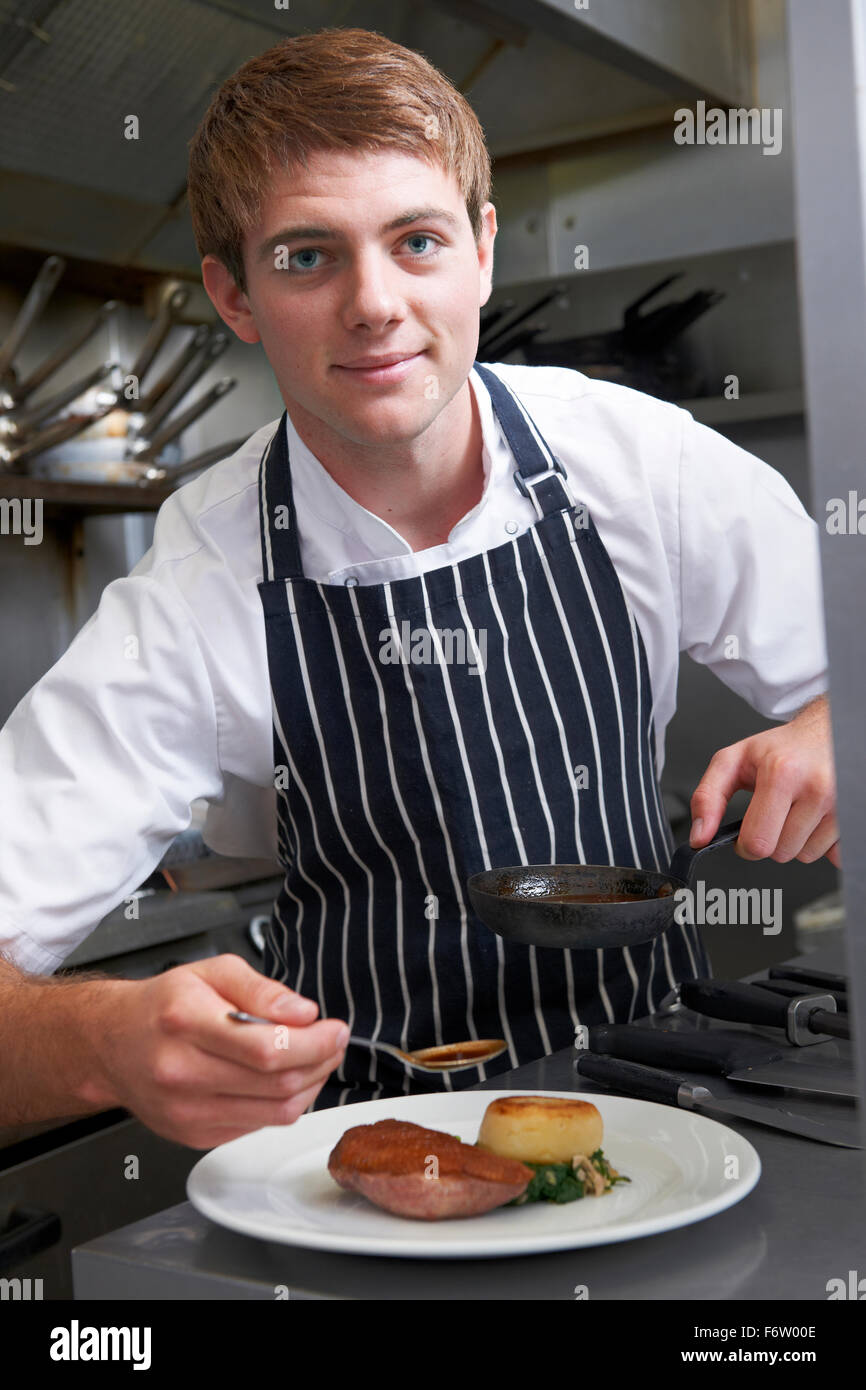 Food service chef plating dish hi-res stock photography and images - Alamy