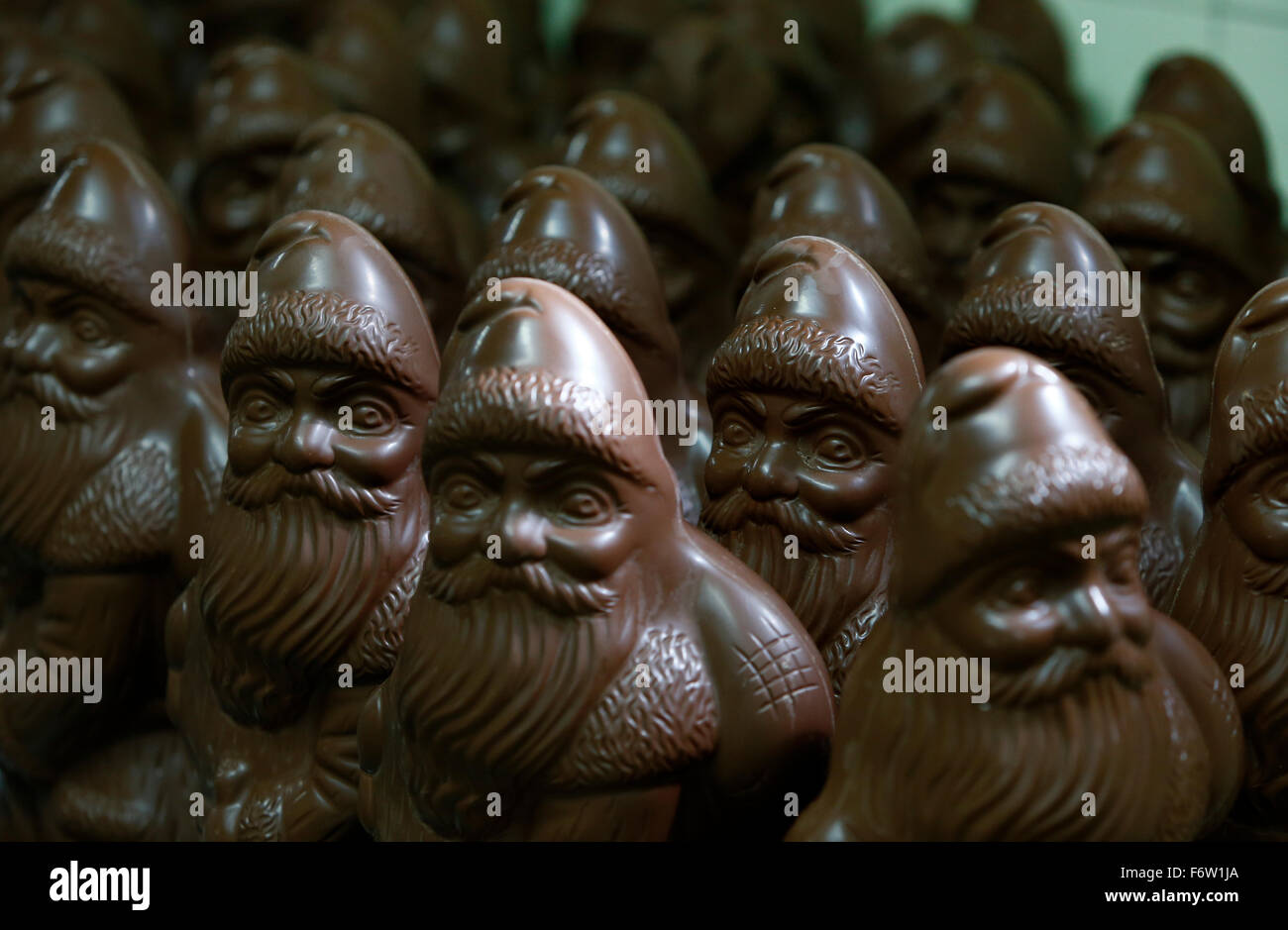 Many chocolate Santa Clauses Stock Photo - Alamy