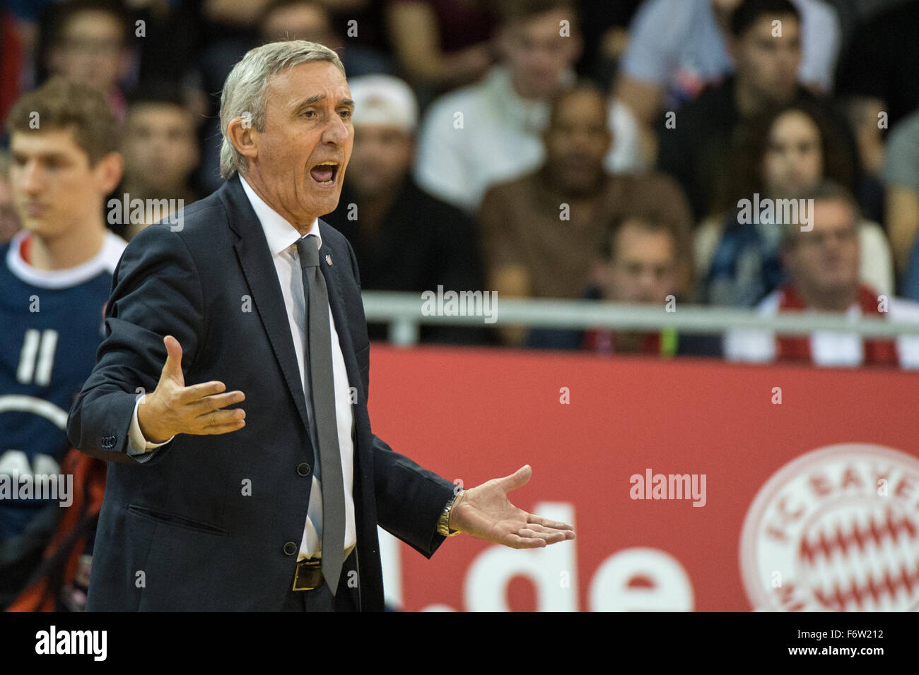 Munich, Germany. 19th Nov, 2015. Munich's head coach Svetislav Pesic ...