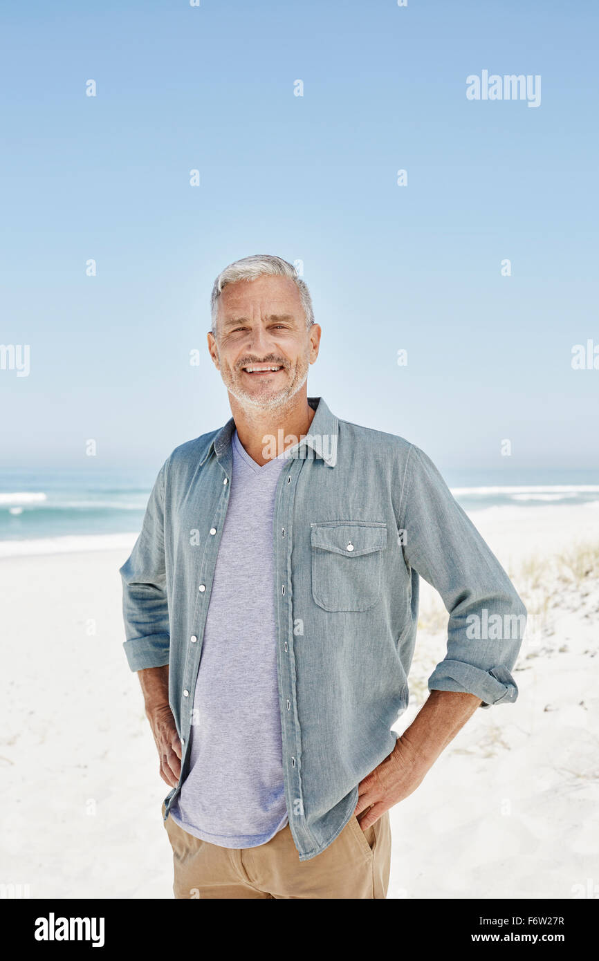 Best ager beach hi-res stock photography and images - Alamy