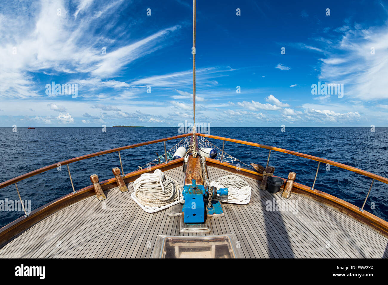 Sailing boat on the wide open ocean Stock Photo - Alamy