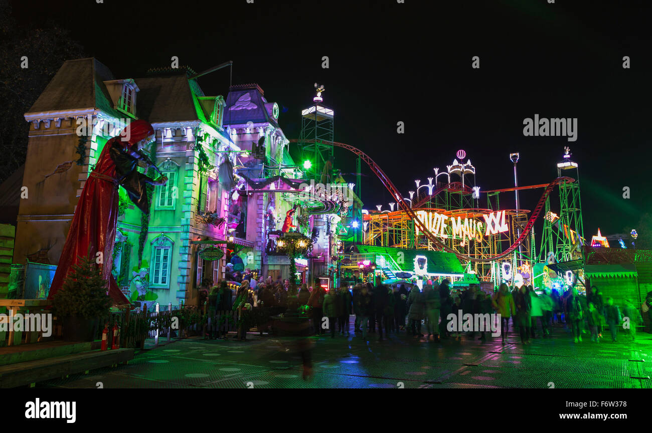 London, UK. 19 November 2015. Haunted Mansion with Wilde Maus roller ...