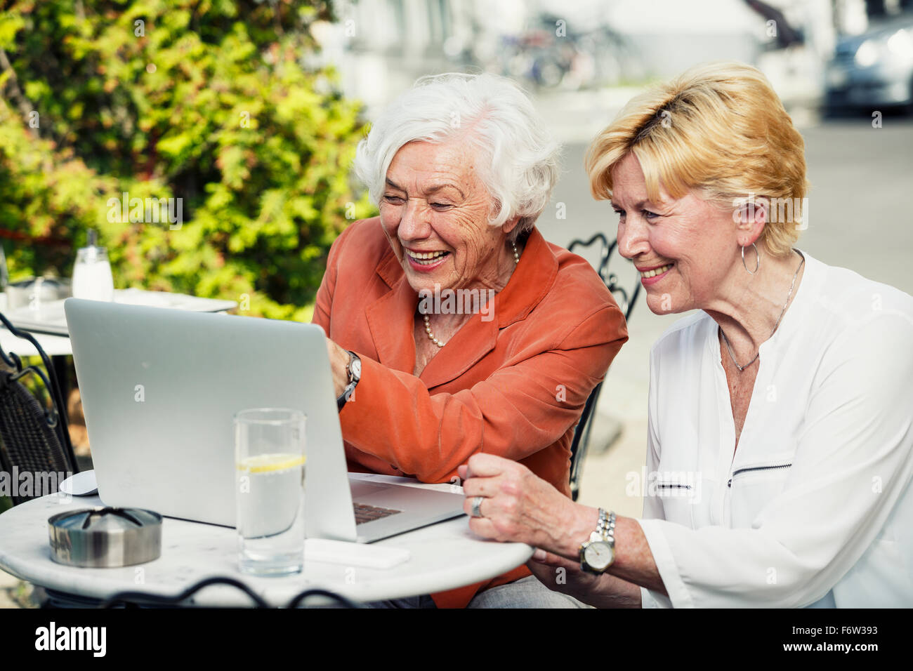 Berlin laughing hi-res stock photography and images - Alamy