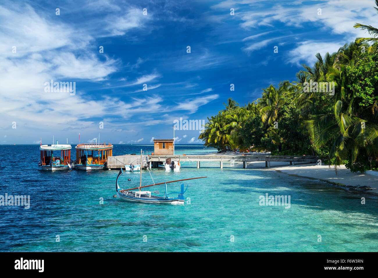 Dhoni traditional maldivian fishing boat hi-res stock photography and ...