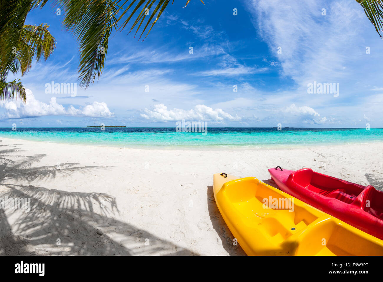 Red canoe and yellow canoe hi-res stock photography and images - Alamy