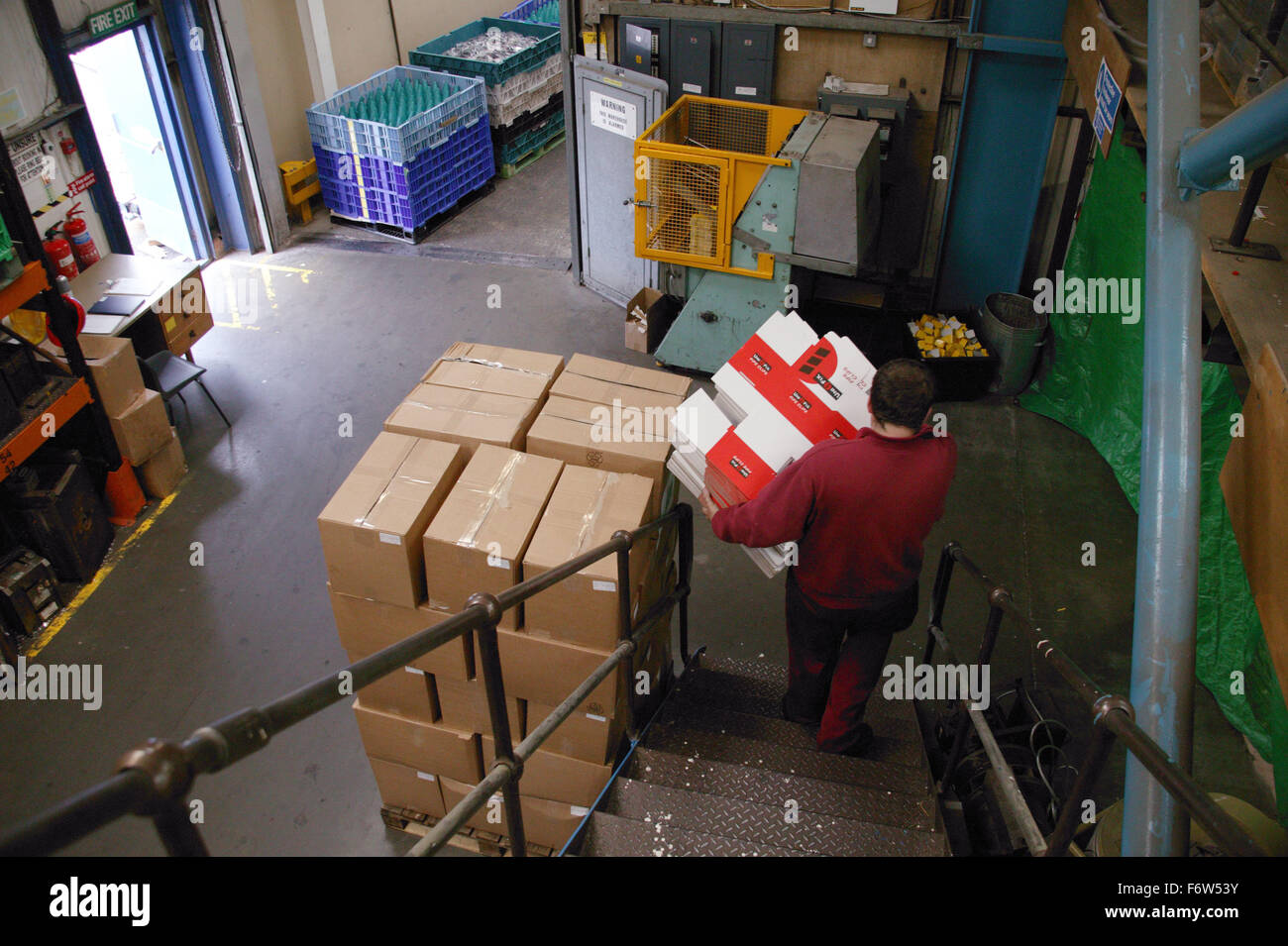 Man carrying boxes stairs hi-res stock photography and images - Alamy