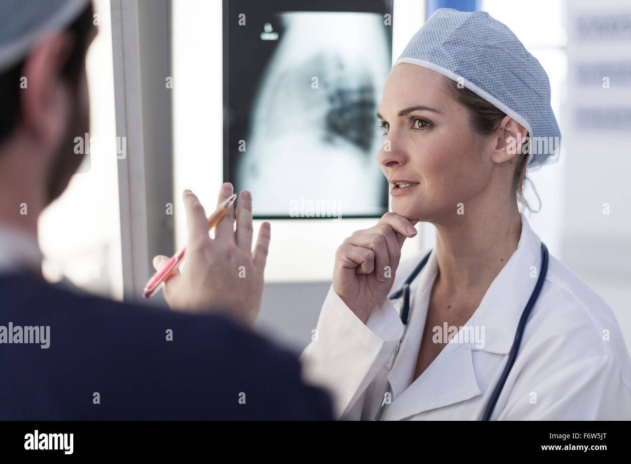 Doctor in hospital, radiologists discussing Stock Photo - Alamy