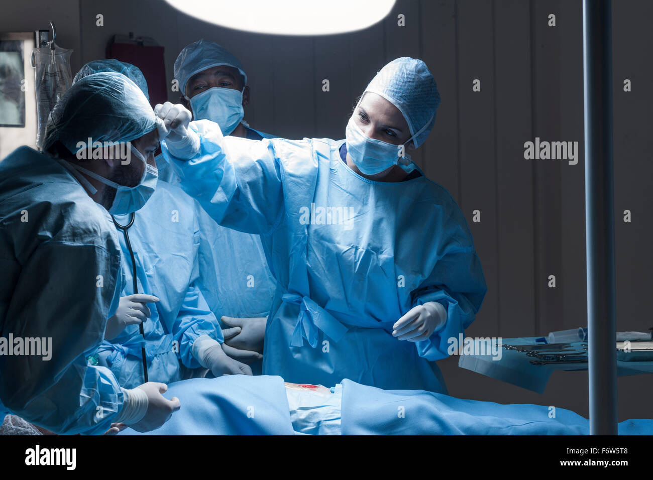 Table surgical nurse during operation hi-res stock photography and ...