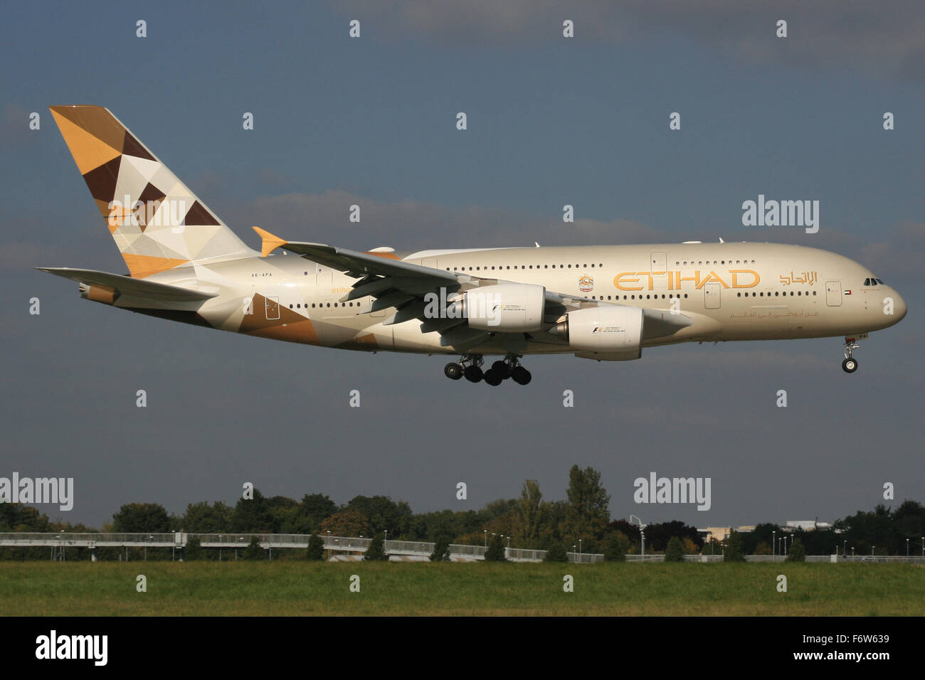 Etihad airways a380 hi-res stock photography and images - Alamy