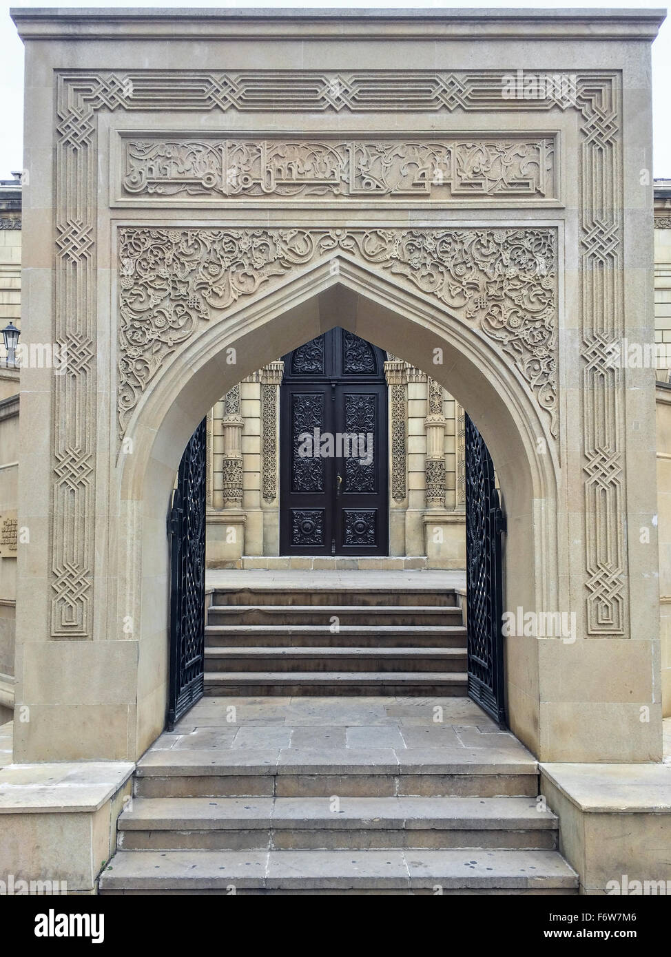 the arch at the entrance to the mosque Stock Photo - Alamy