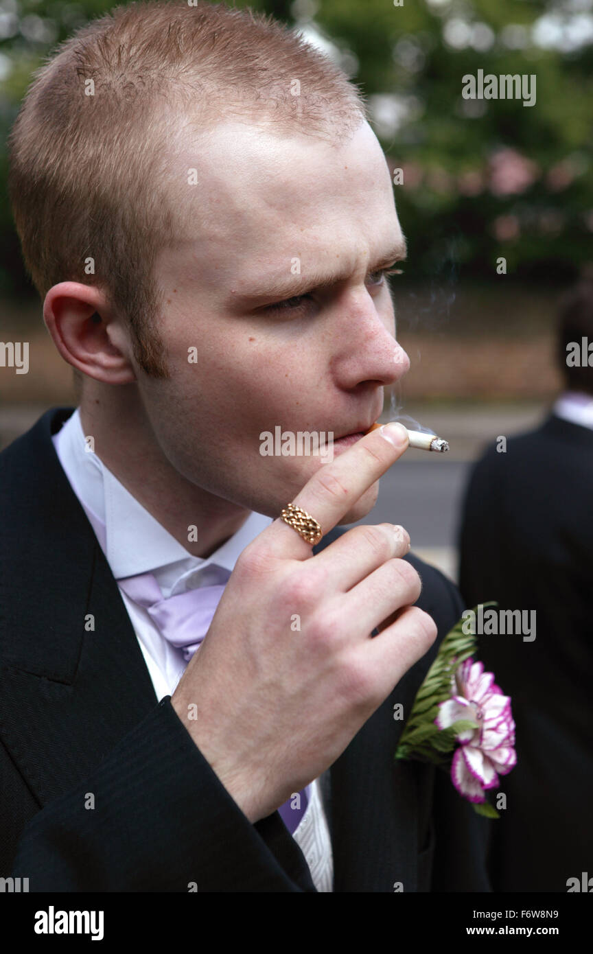 Getting cigarettes hi-res stock photography and images - Alamy