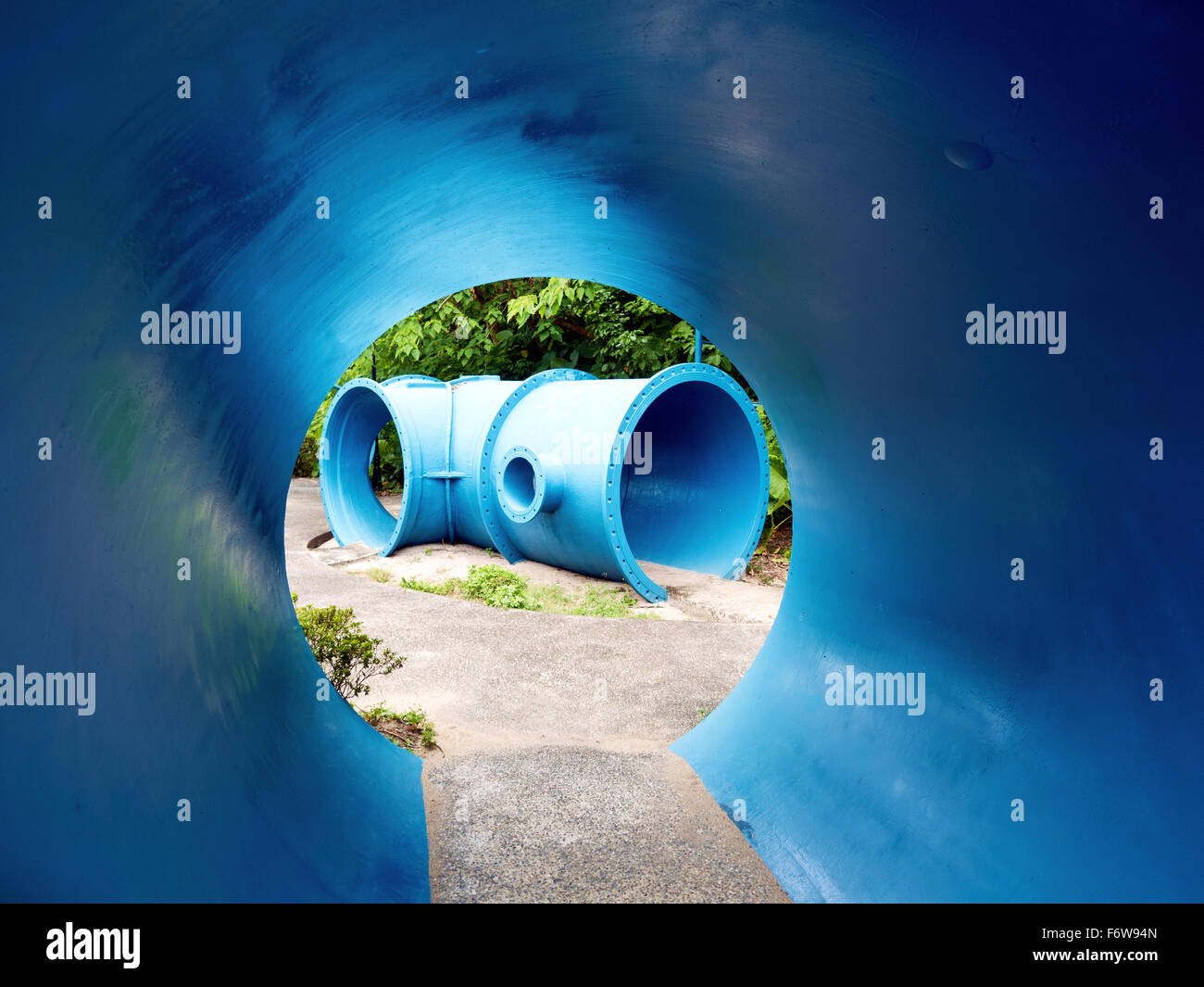 Steel pipe sculpture hi-res stock photography and images - Alamy