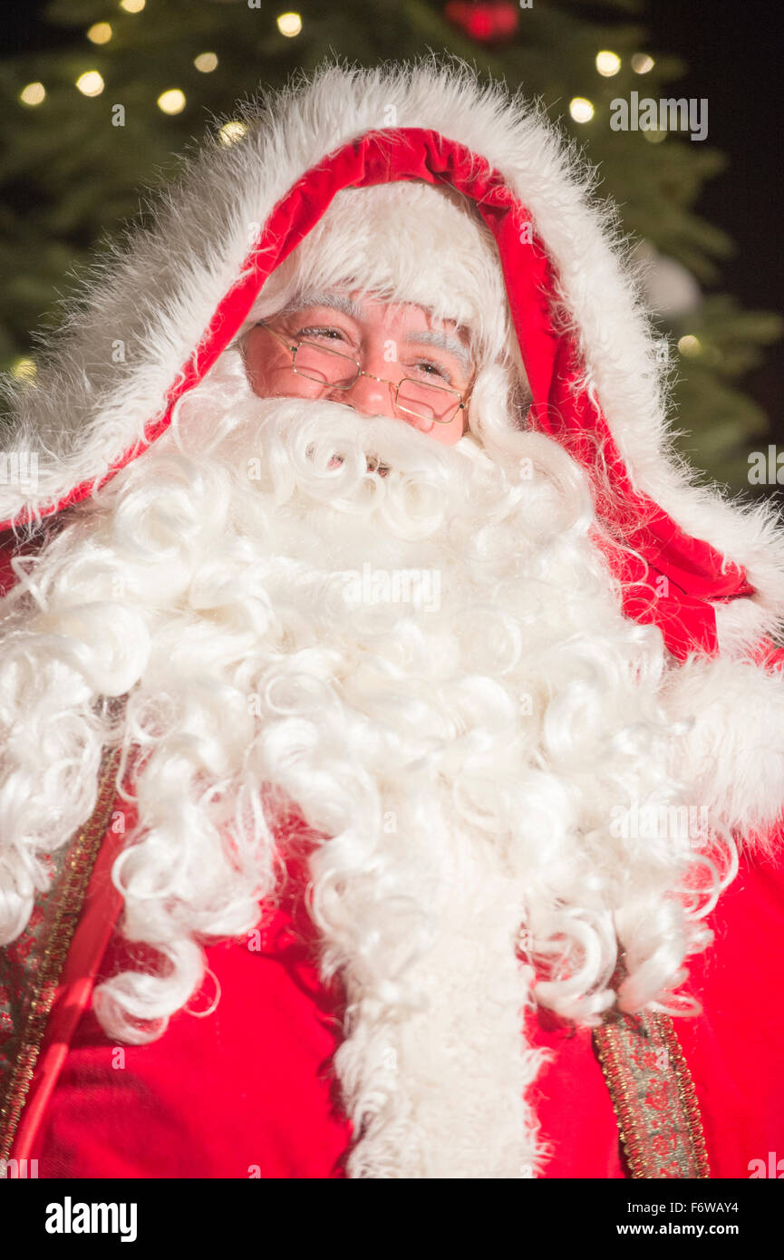 Traditional santa claus outfit hi-res stock photography and images - Alamy
