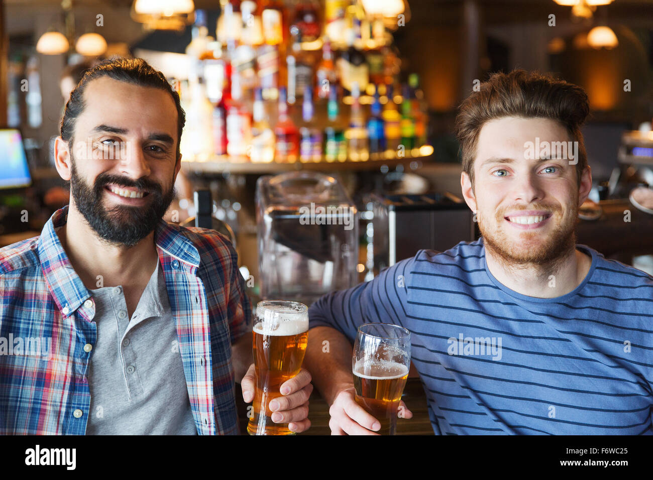 Men best friends hi-res stock photography and images - Alamy
