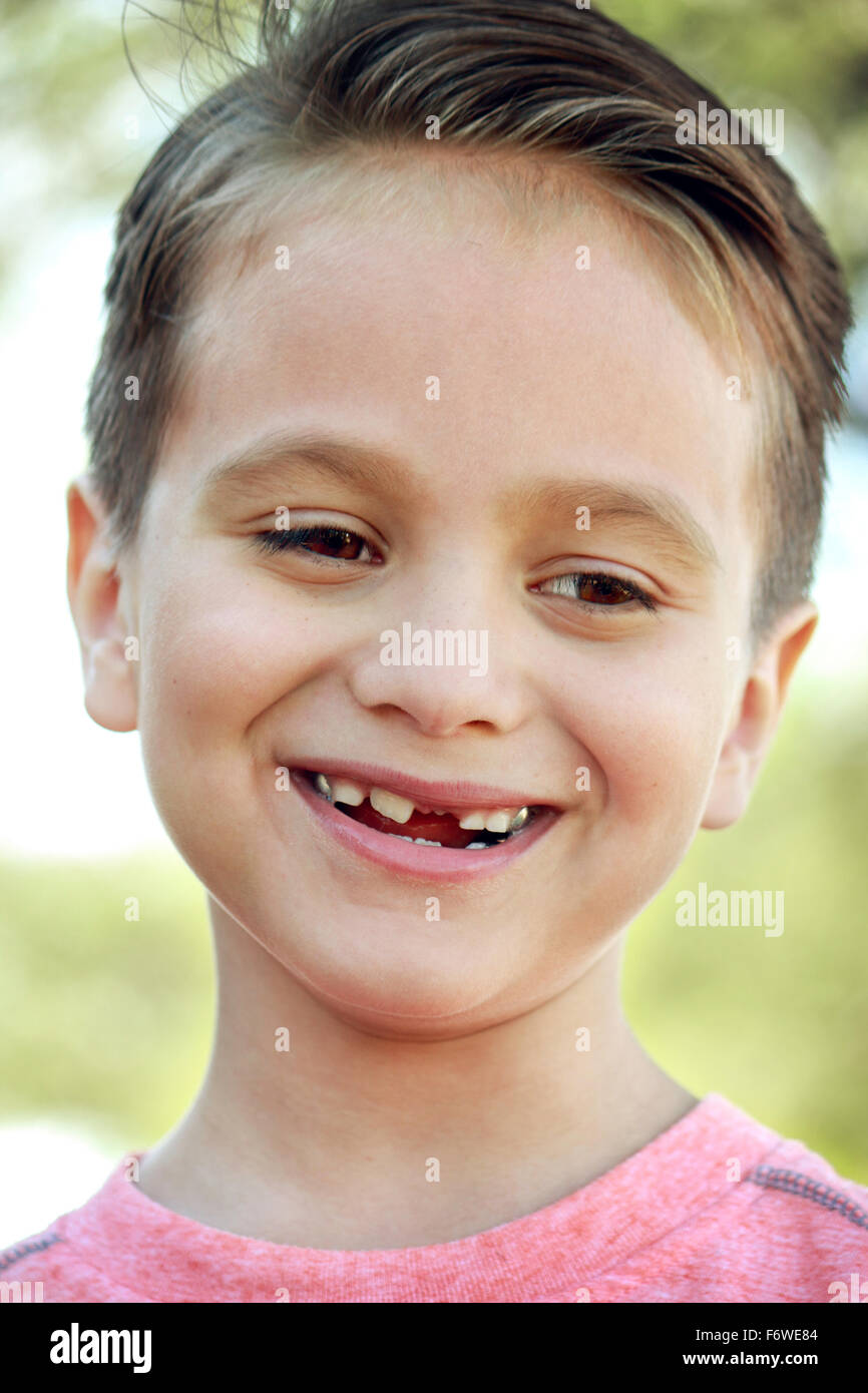 Toothless smiling boy hi-res stock photography and images - Alamy
