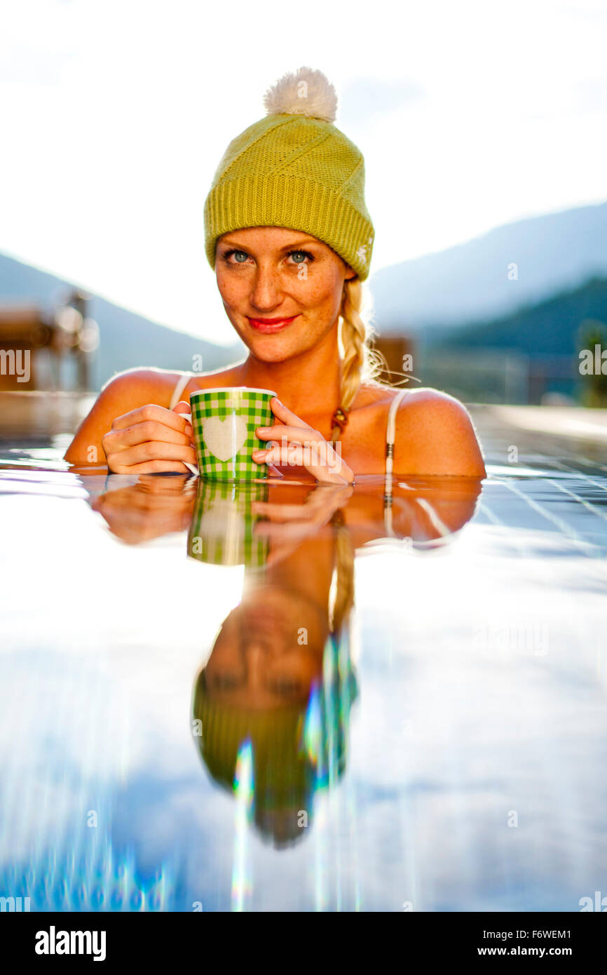 Wearing wolly hat hi-res stock photography and images - Alamy