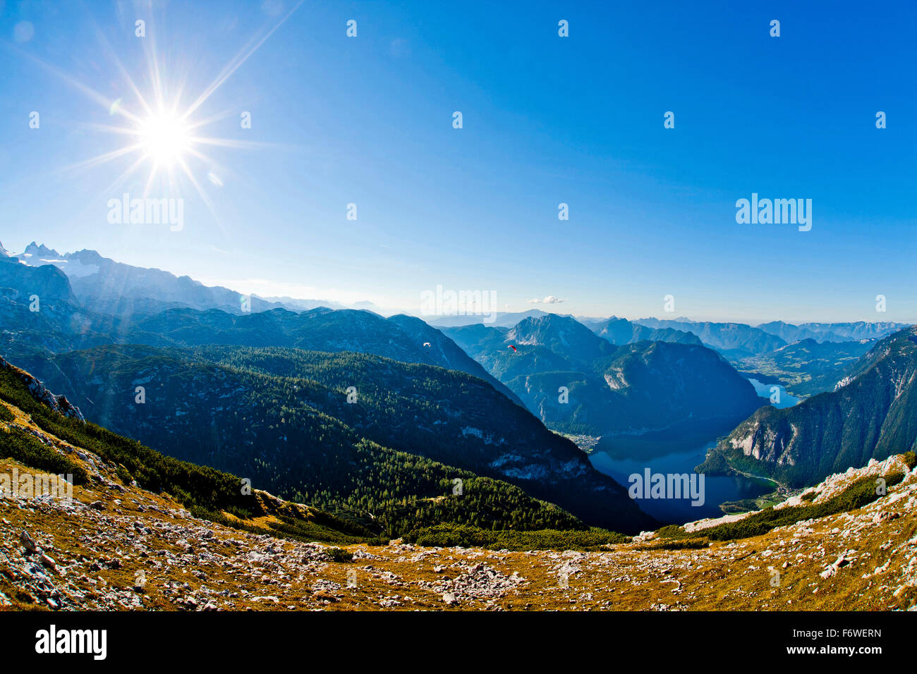Krippenstein with view over Lake Hallstatt, Dachstein Mountains ...