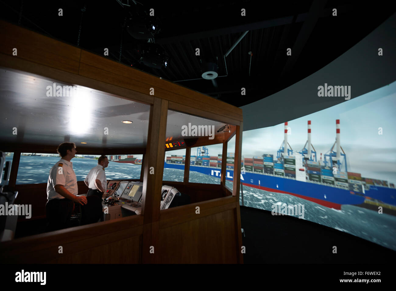 Marine simulator hi-res stock photography and images - Alamy