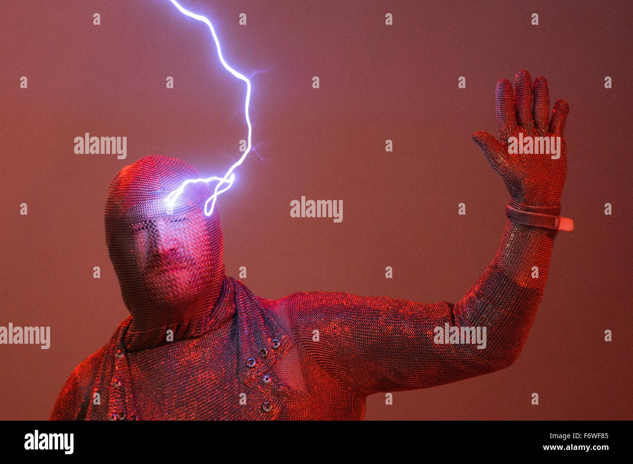 Faraday cage hi-res stock photography and images - Alamy
