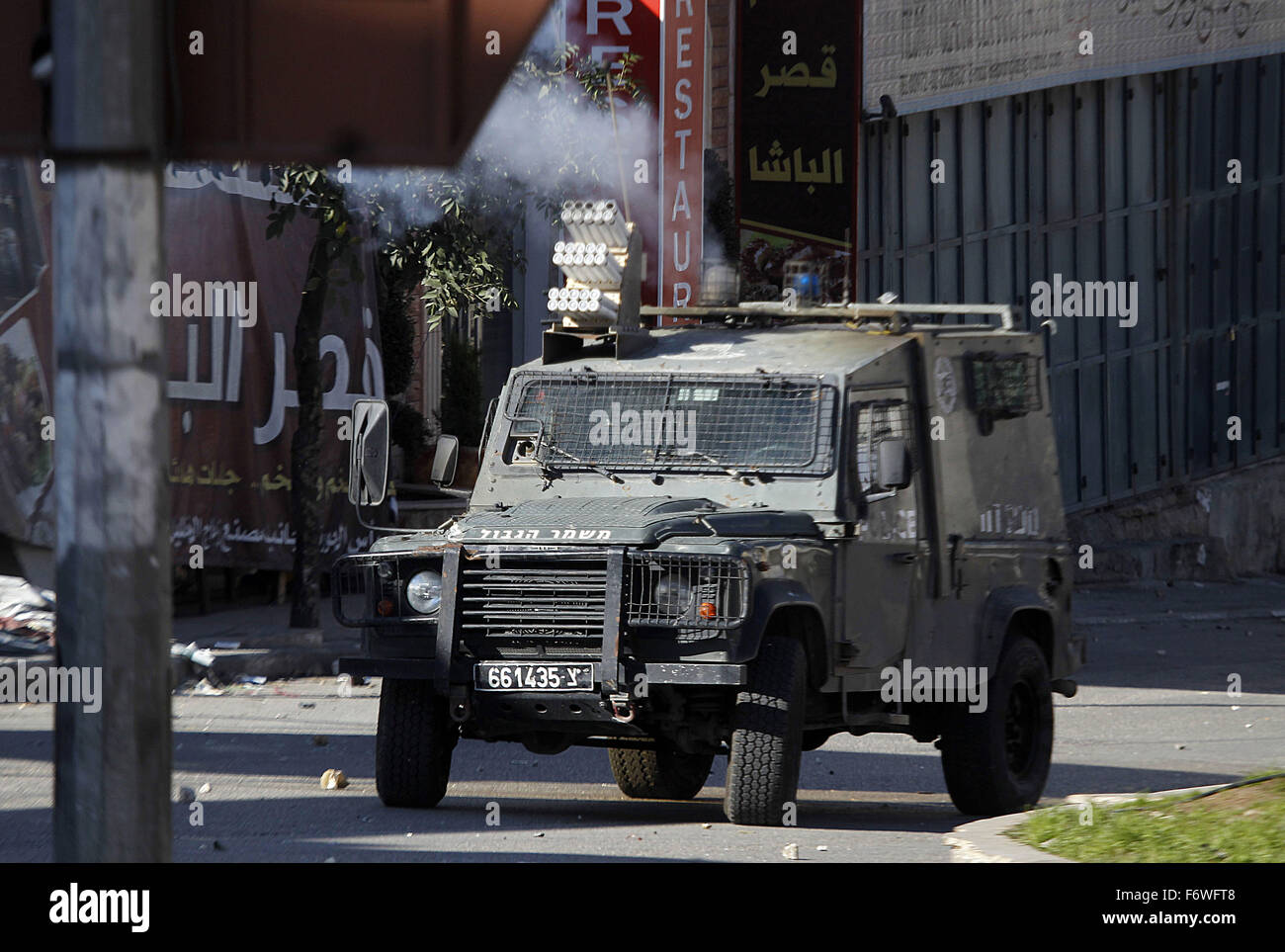Hebron, West Bank, Palestinian Territory. 20th Nov, 2015. An Israeli ...