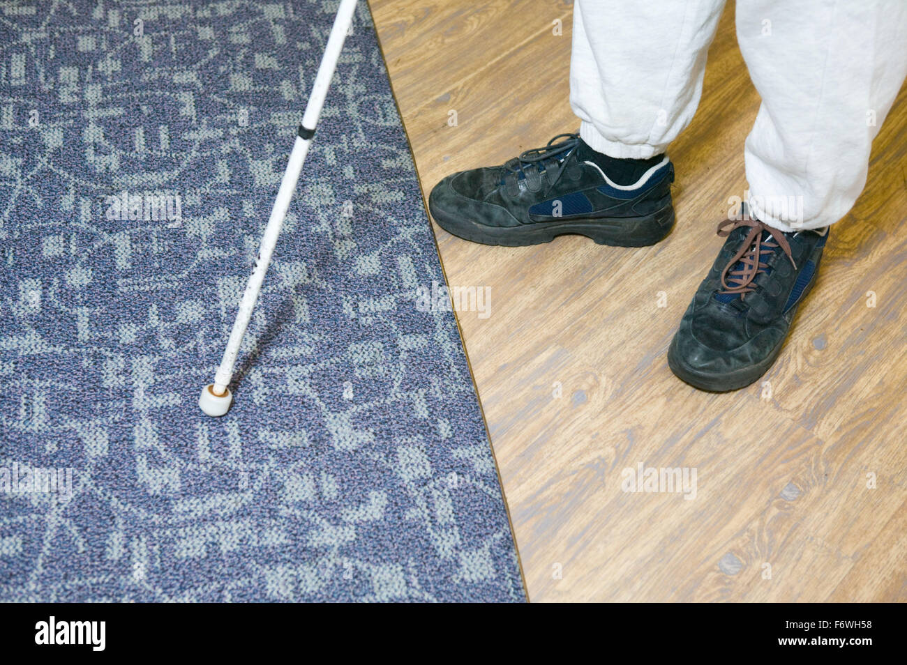 Contrasting floor texture and colour helps people with visual ...