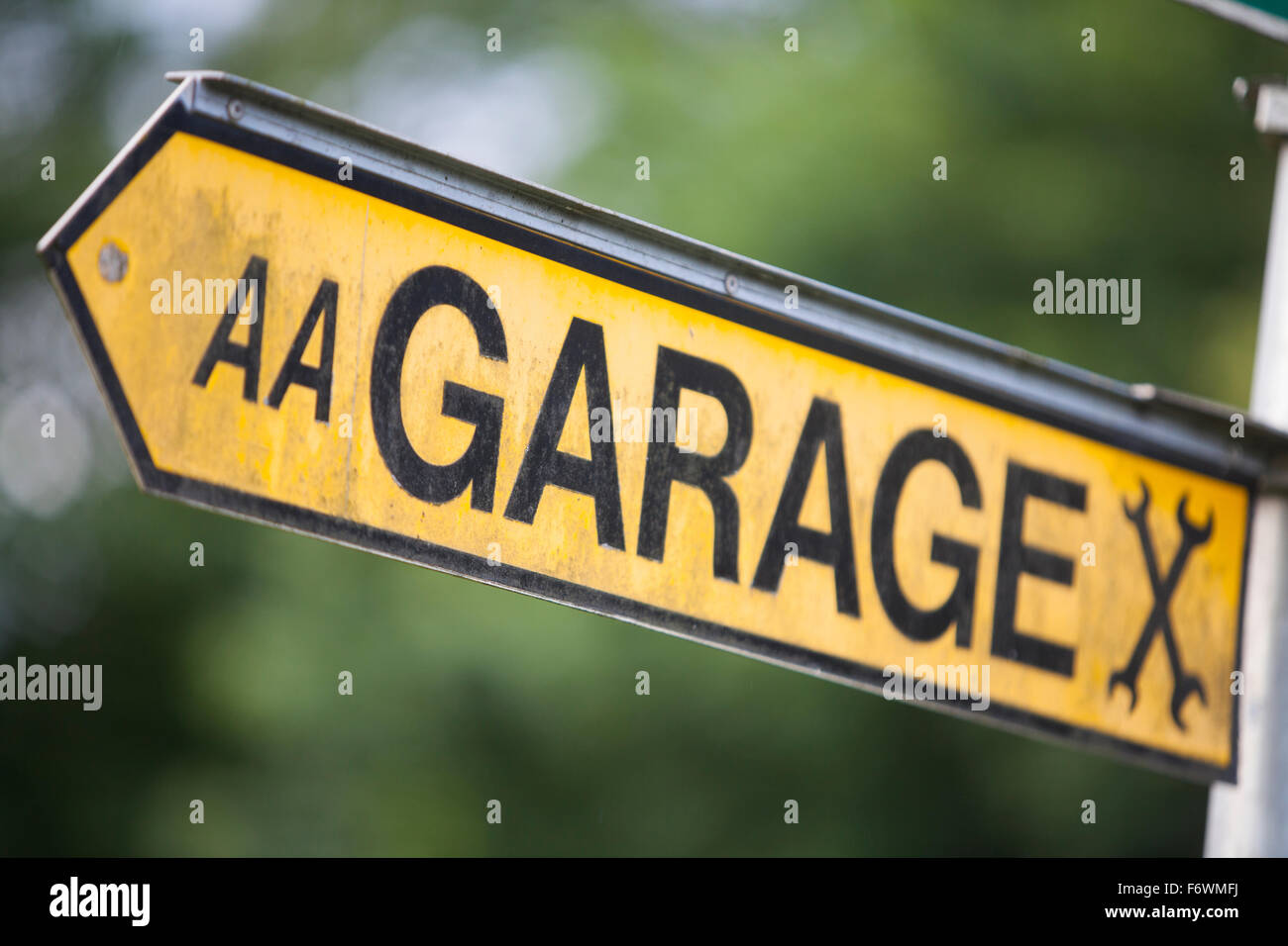 Color image of a garage indicator sign Stock Photo - Alamy