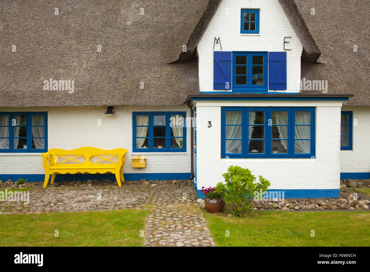 Frisian house with thatched roof, Nebel, Amrum island, North Sea, North ...