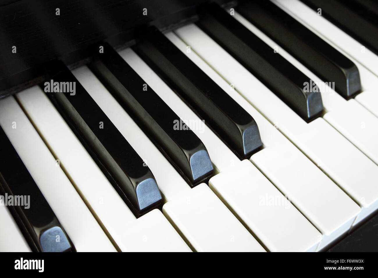 Piano keys on an angle with vignetting Stock Photo - Alamy