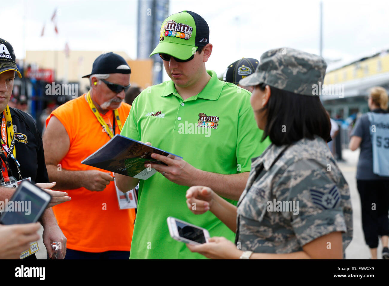 Kyle busch homestead 2015 hi-res stock photography and images - Alamy