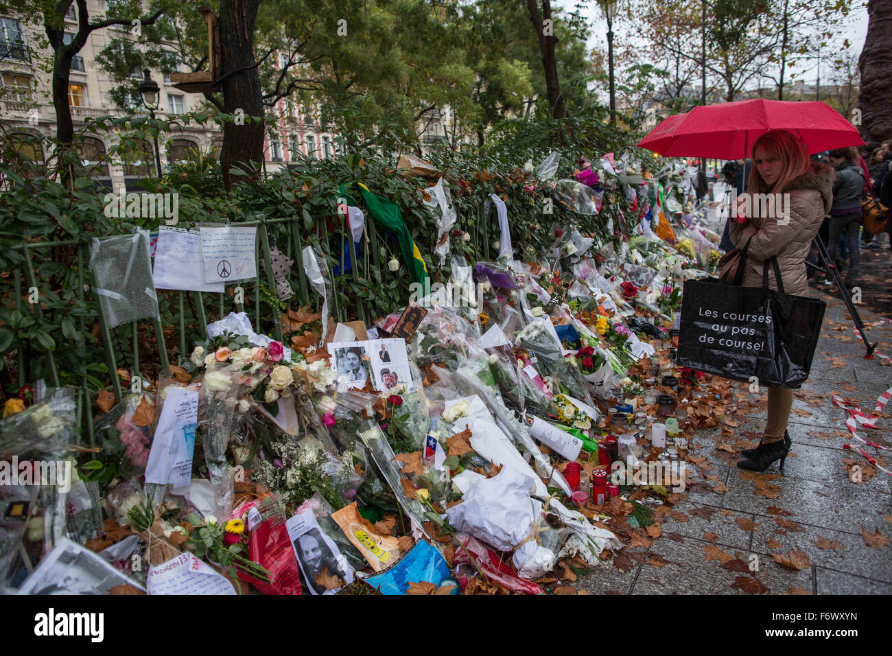 Paris, France. 20th Nov, 2015. A woman look at the memorial near ''Le ...