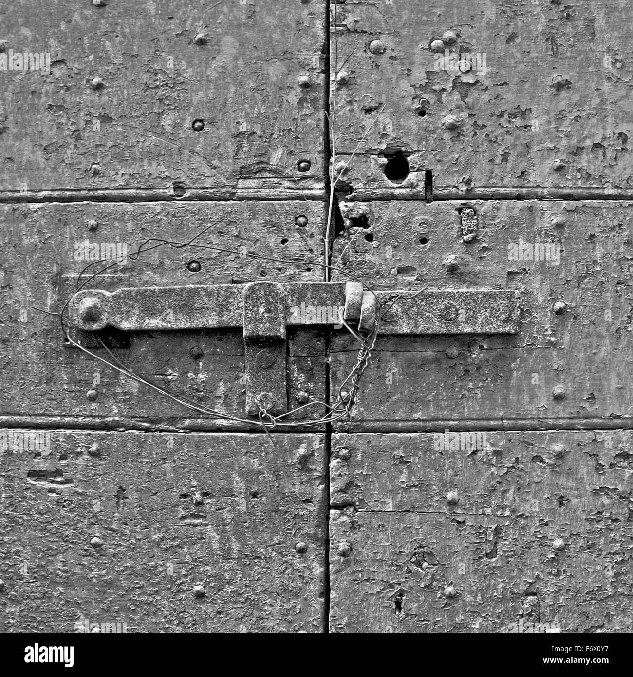 Wood double door hi-res stock photography and images - Alamy