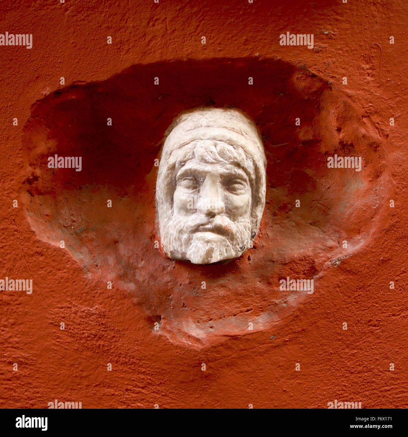 Head in a wall Stock Photo - Alamy