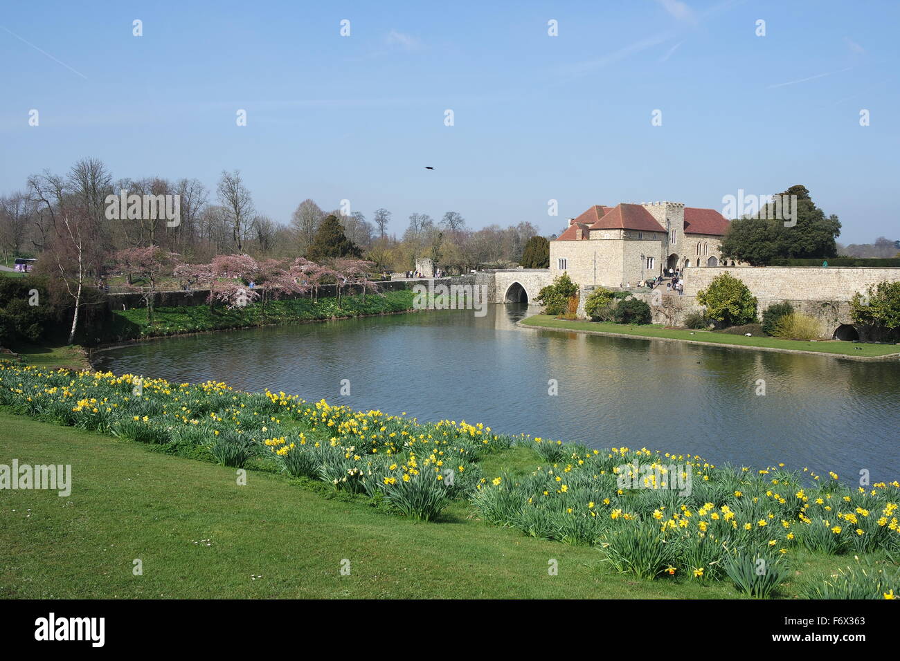 Leeds castle kent spring hi-res stock photography and images - Alamy