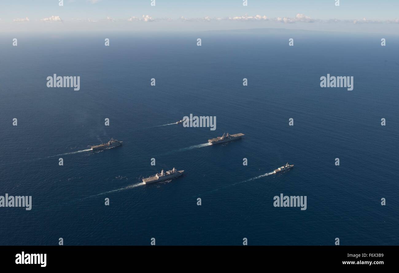 US Navy amphibious assault ship USS Boxer steams in formation along ...